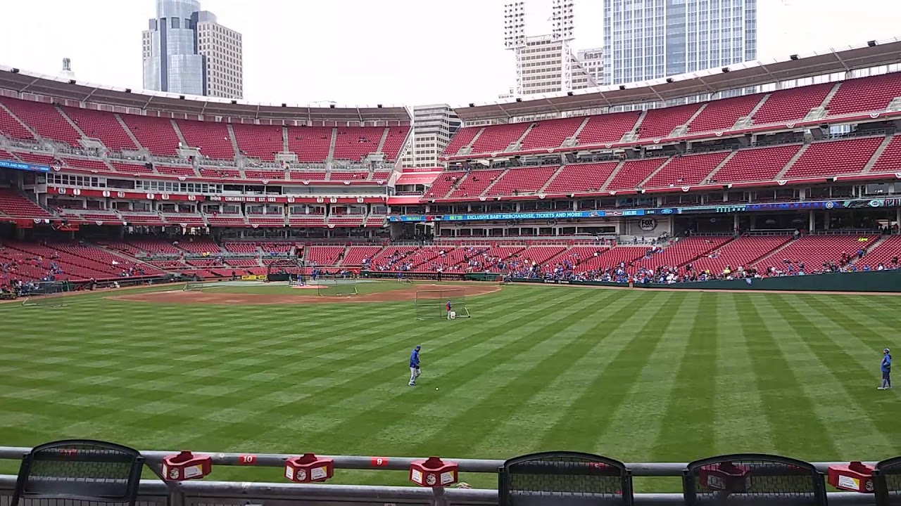 The reds organ playing during batting practice - YouTube