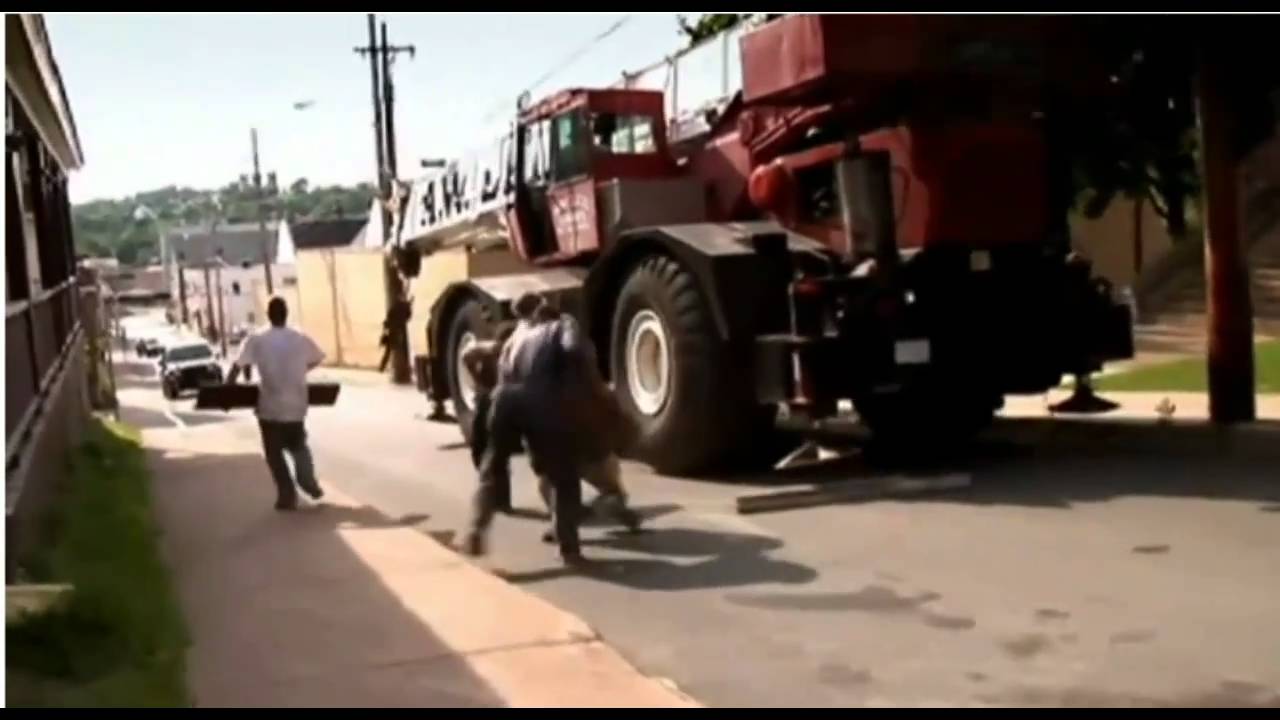 Runaway Crane - What would you do - YouTube