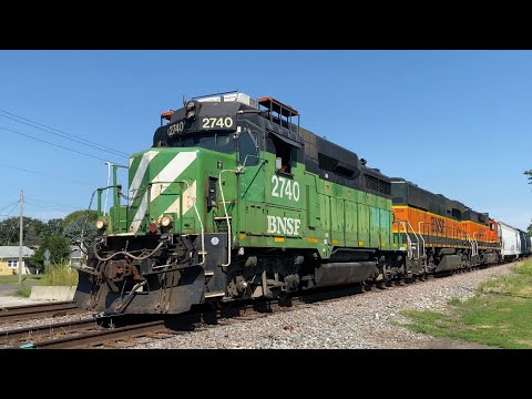 L-CHI104 BNSF 2740 with original BN paint - YouTube