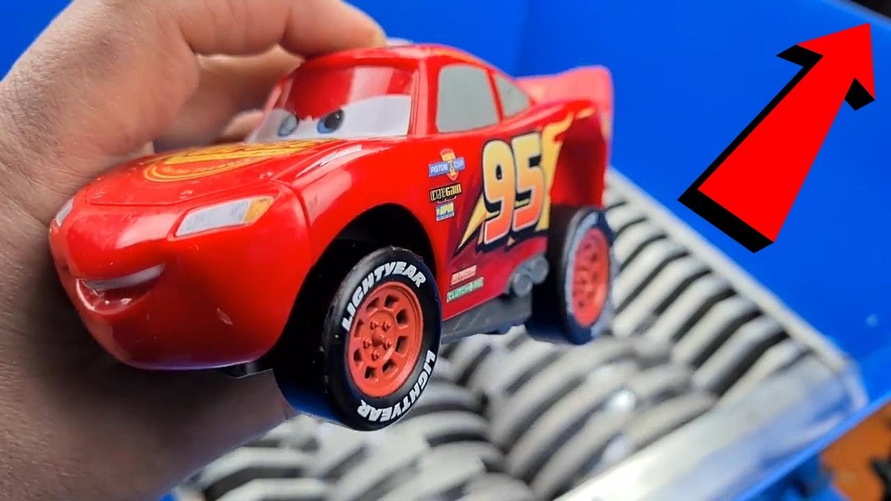 BACKWARDS SHREDDER vs Lightning McQueen - YouTube