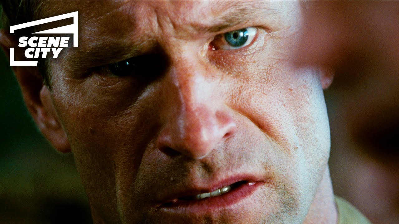 Battle Los Angeles: An Alien Army Approaches (Aaron Eckhart) HD Scene ...