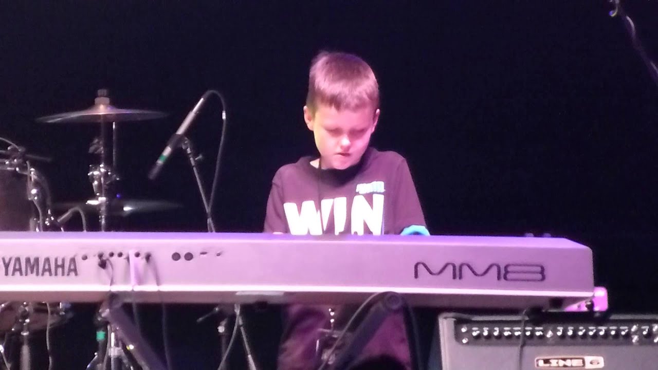 Dustyn playing at 'Elevate's School of Rock' Concert - YouTube