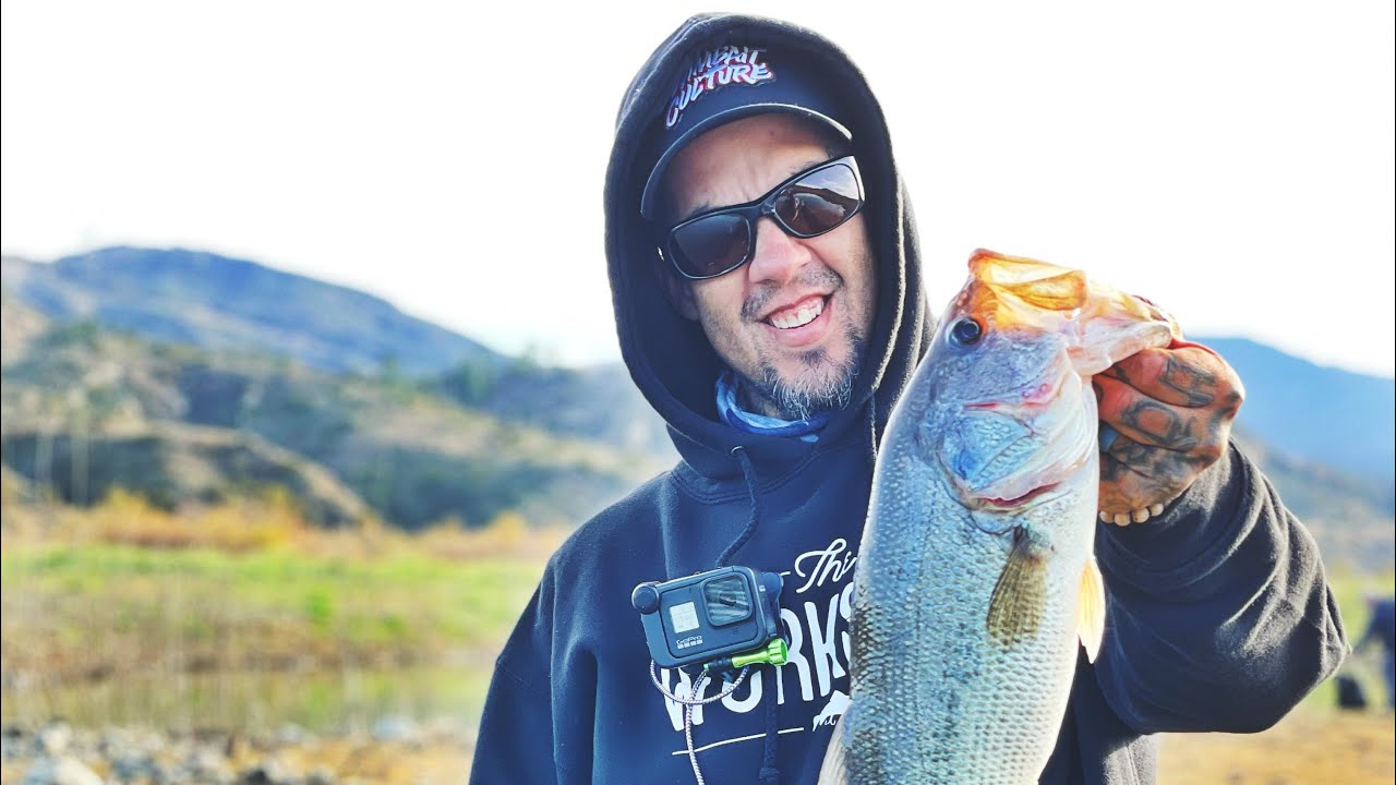 YUNIQUE BAITS gill Eater / SWIMBAIT FISHING / Irvine Lake Ca - YouTube