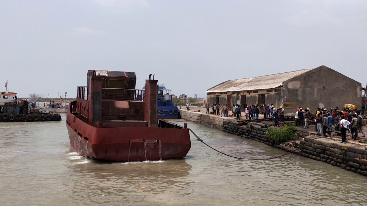 Jamnagar bedi port ship lonch Dhawal bhai lonch - YouTube