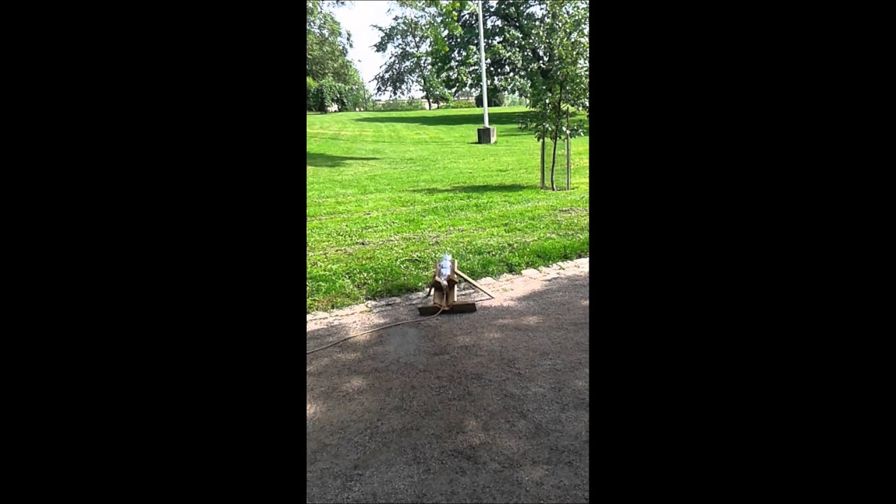 Pullo raketti - YouTube