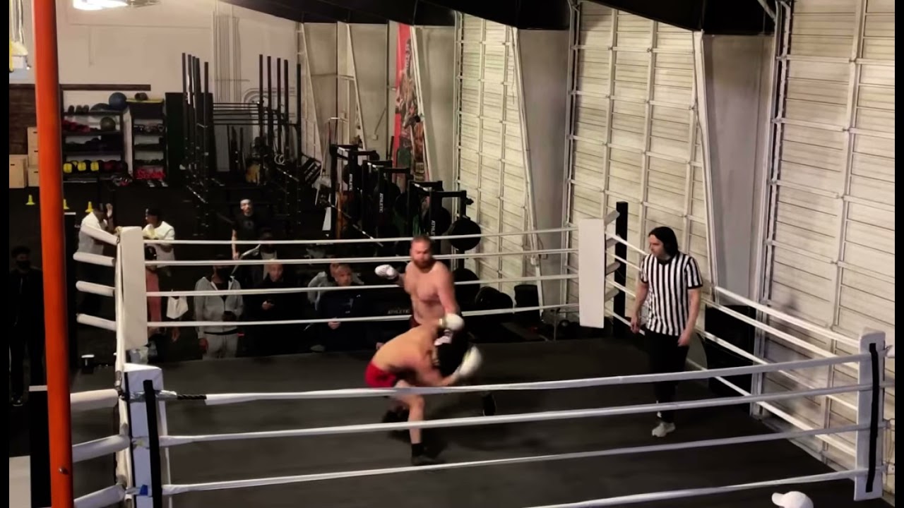 Chet Goldstein Knocks Down Opponent During Boxing Fight - YouTube