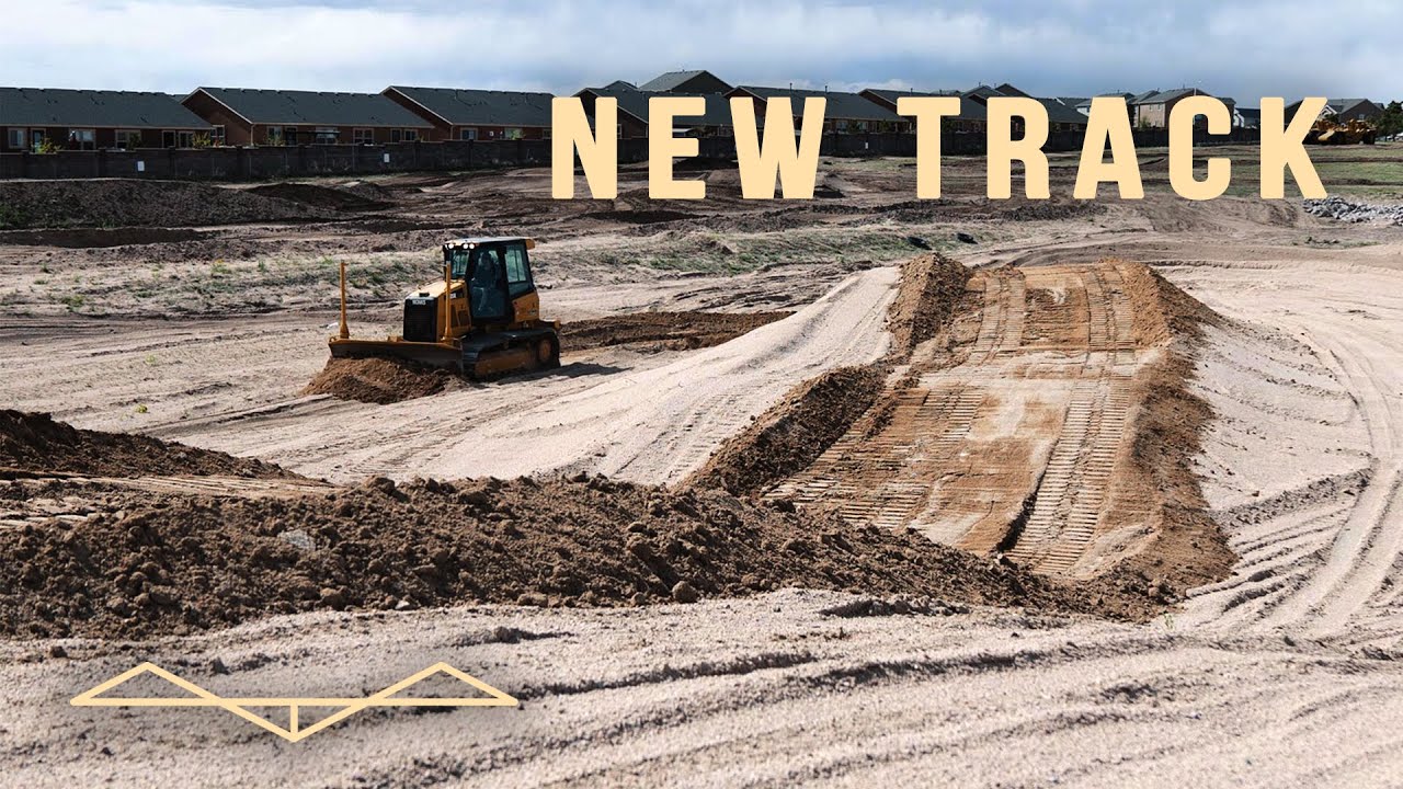 I got bored of my MX track so I made a new one - YouTube