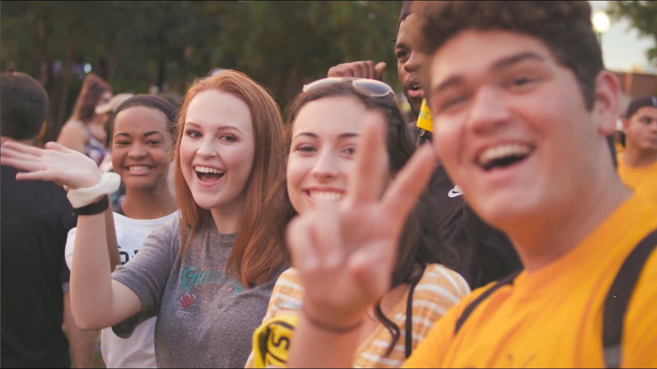 USM Tour: Friday Night at the Fountain - YouTube