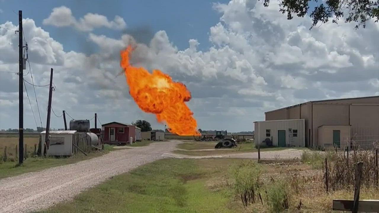 Evacuation ordered after fiery explosion in Ford Bend pipeline - YouTube