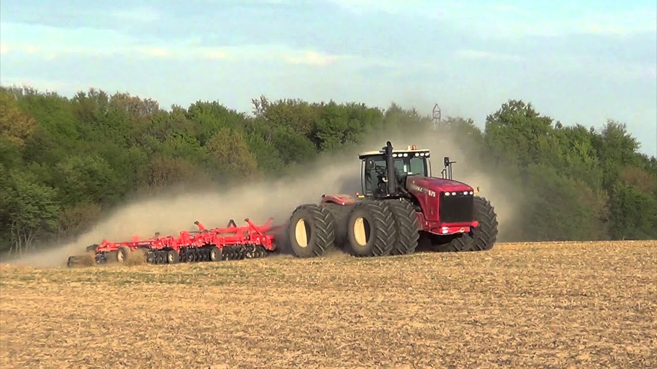 Versatile 575 Tractor pulling a 40' Kuhn Krause Excelerator in Indiana ...