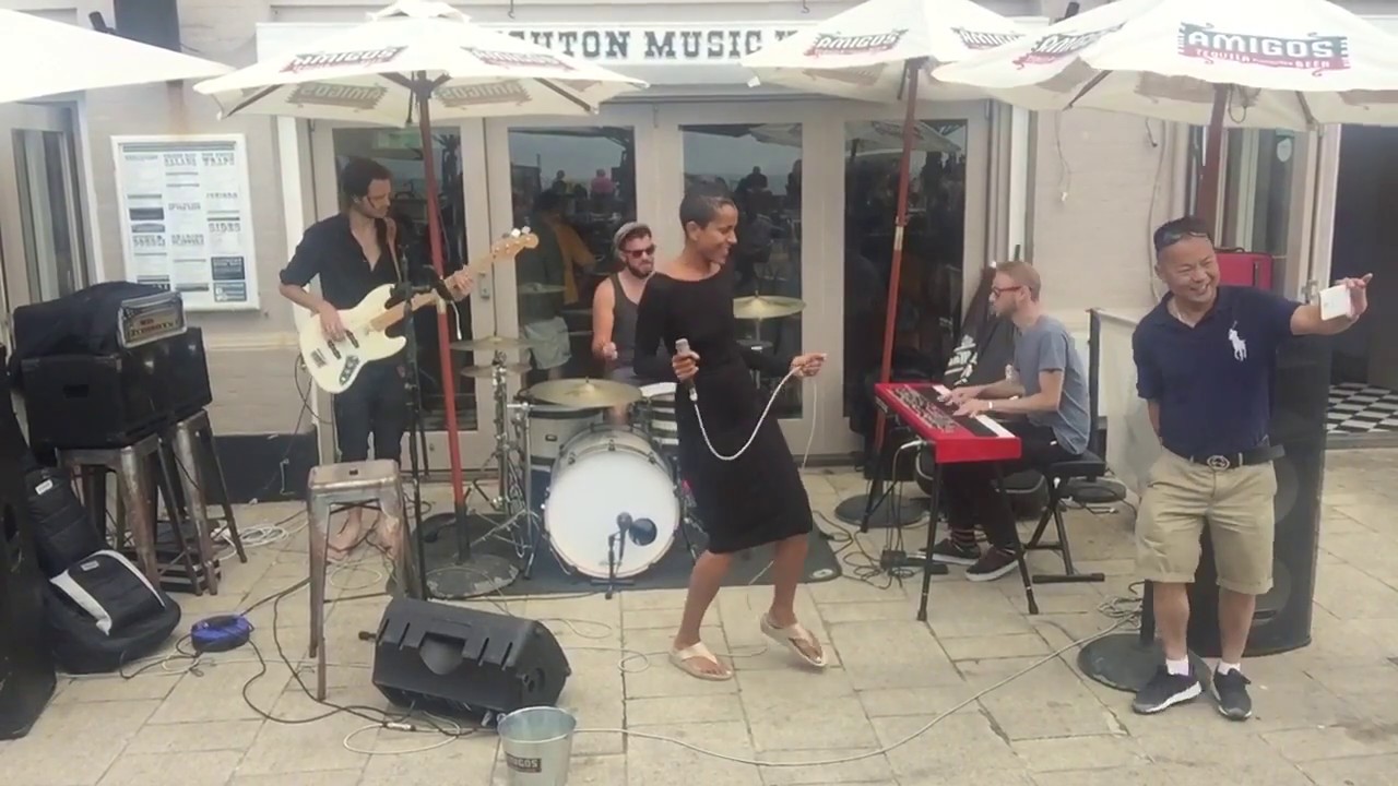 Alison David sings Ain't Nobody in 4 piece band - YouTube