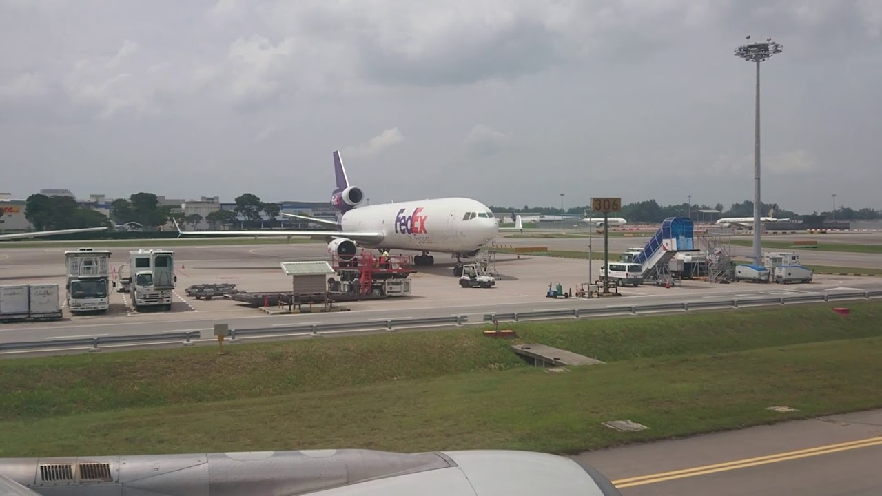 中華航空 China Airlines CI754 新加坡樟宜機場(SIN)至桃園國際機場(TPE)沿途風景 - YouTube