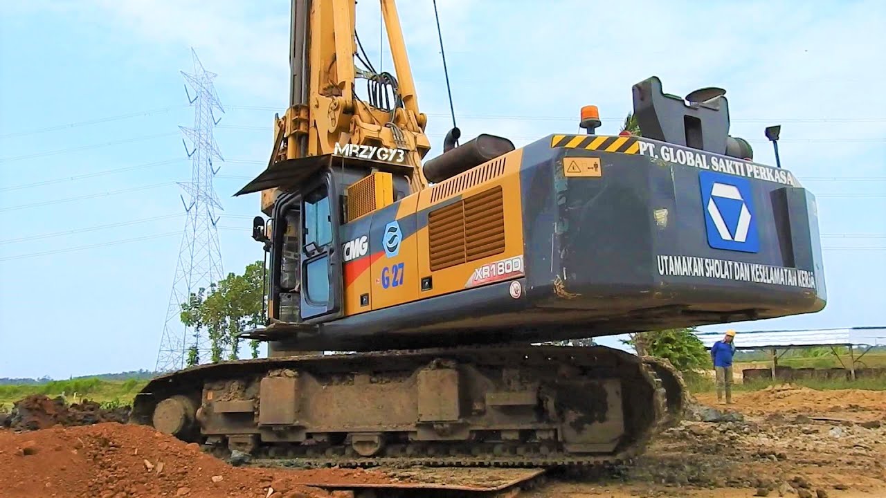 Excavator Crane Drilling Rig Digging Deep Foundation Hole For The ...