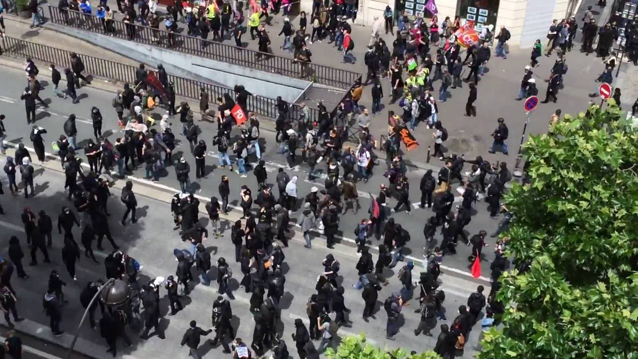 Les casseurs infiltrent la manifestation contre la loi travail et ...