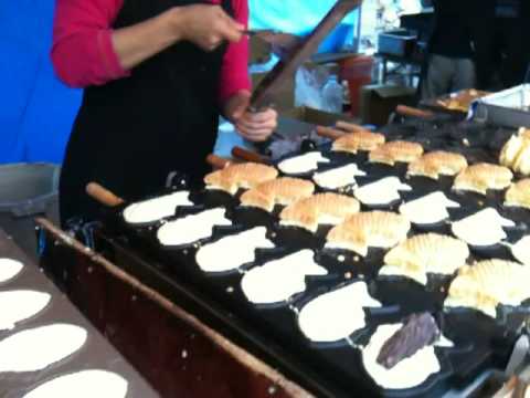Making Taiyaki at Japanese Festival - YouTube