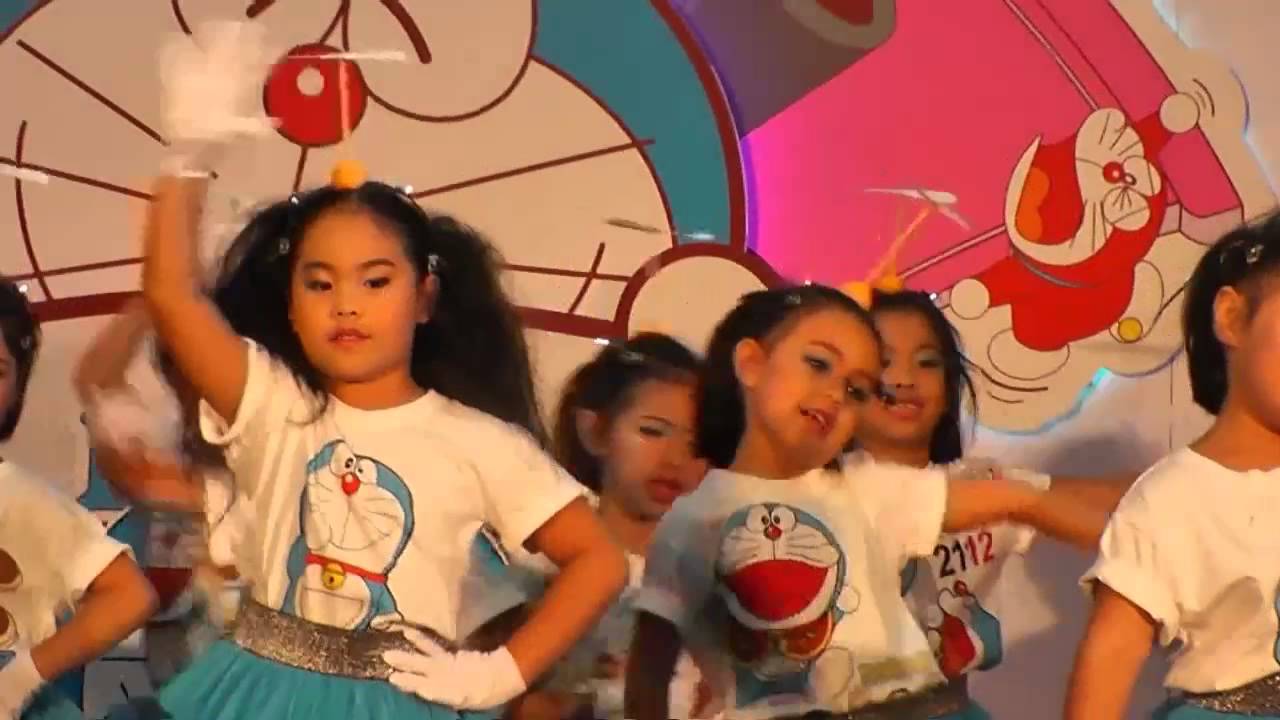 doraemon dancing contest 2013 at Central Chonburi - YouTube