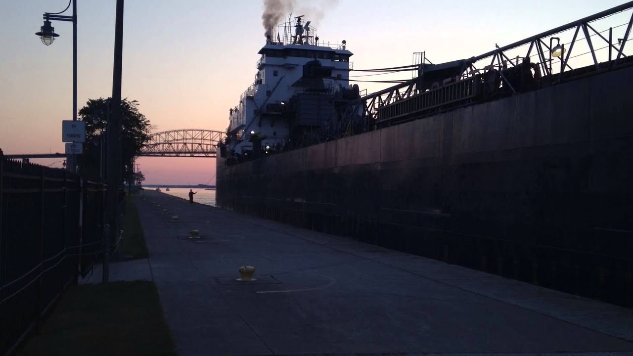 Great Lakes Freighter Algolake - YouTube