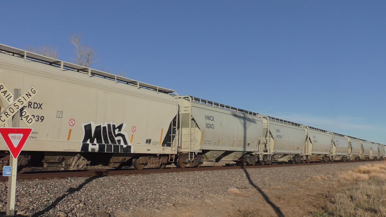 UP Golden State Route: video 2 frac sand hoppers 2 x 2 # 5 - YouTube