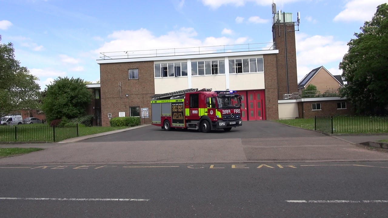 London Fire Brigade - Chingford Pump Ladder (18reg) Turnout - YouTube