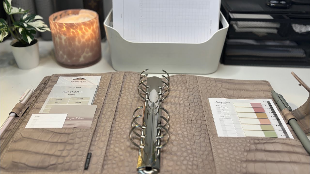 Setting up my A5 Van Der Spek Touch Me as my Social Media planner - YouTube