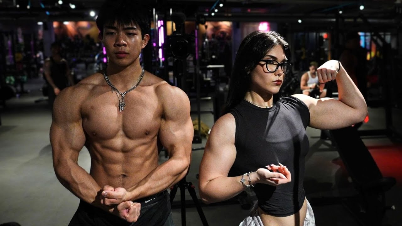 Hitting Legs w/ Goth Gym-Girl - YouTube