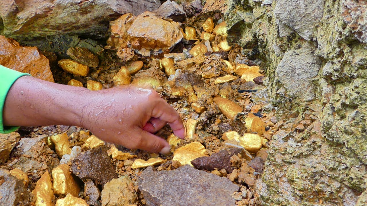 #002 Gold Hunting! Find and dig a lot of huge nuggets of gold at the ...