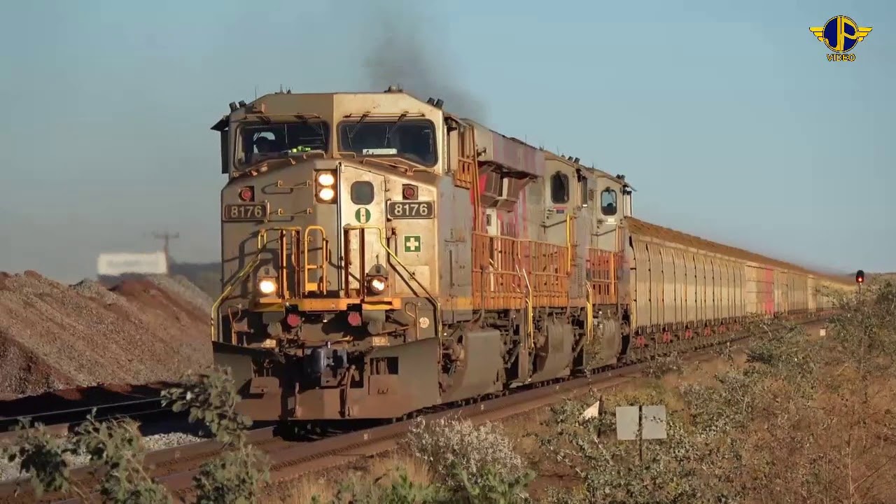 Iron ore trains of Australia's Pilbara - YouTube