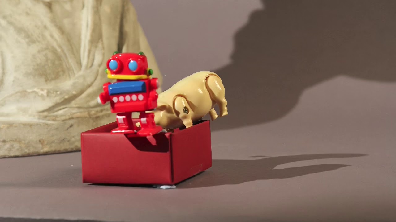 Robot vs Pig (stop motion workshop) - YouTube