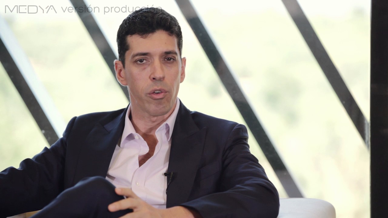 Dr Gonzalo Samitier MD PhD FEBOT ECFMGa - YouTube