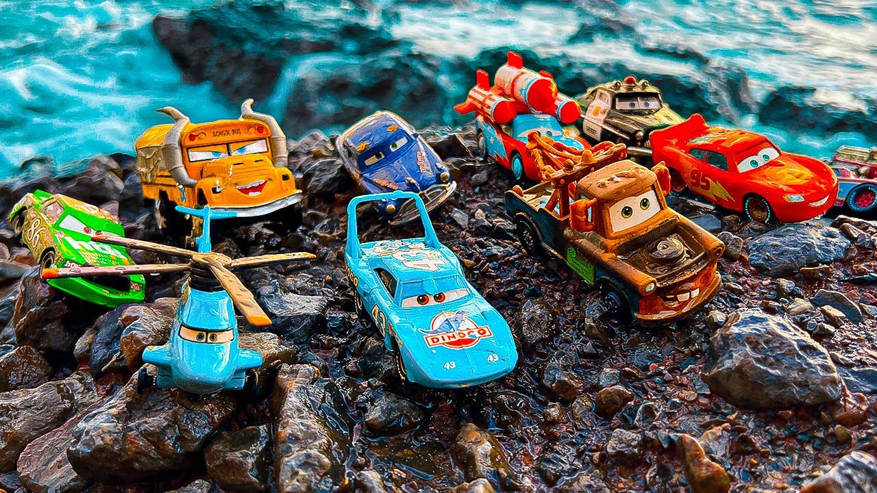 Disney Pixar Cars Falling into deep pool: Lightning McQueen, Dinoco ...