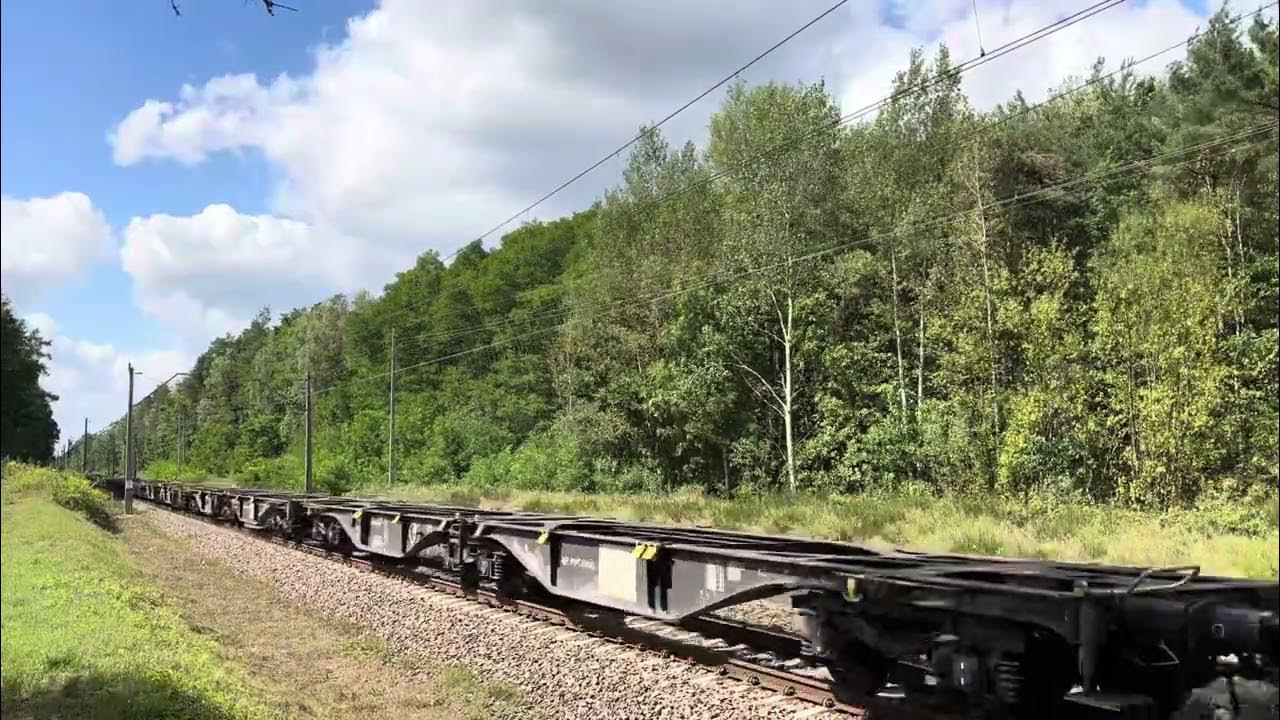 ET22-1106 z pustymi platformami do Małaszewicz - YouTube