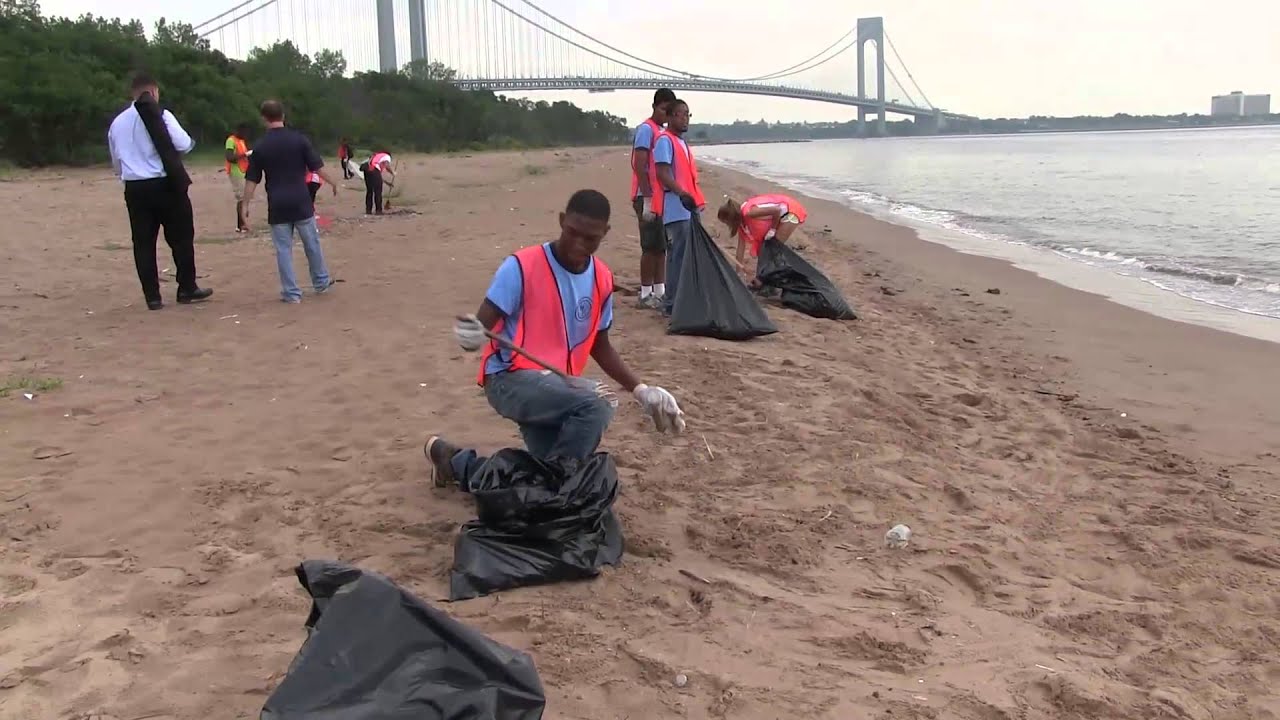 Youth cleaning up after Hurricane Sandy - YouTube