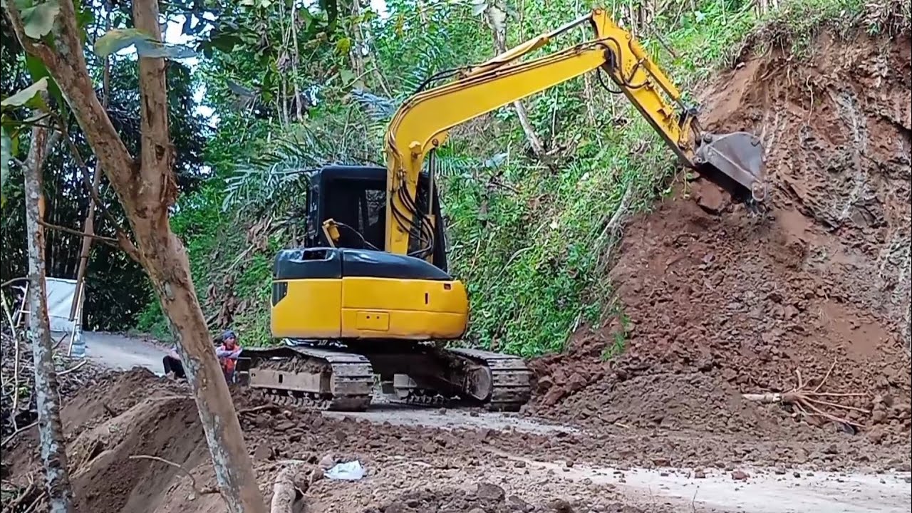 Komatsu PC78 US Digging On Road Widening Project. - YouTube