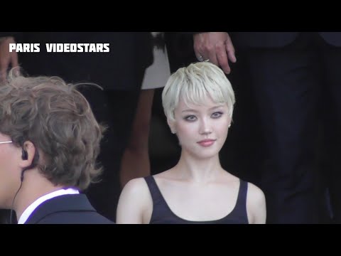 Chisa チサ XG  arrival at show Prada 22 september 2026 Milan Fashion Week 