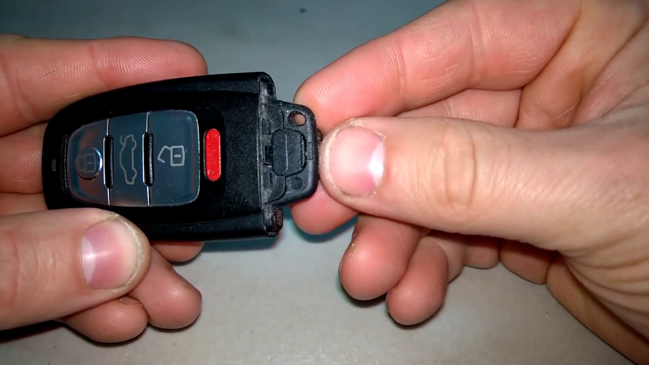 Replacing the Battery in the Key - 08 - Audi A3, A4, A5, A6, A7, A8, Q5 ...