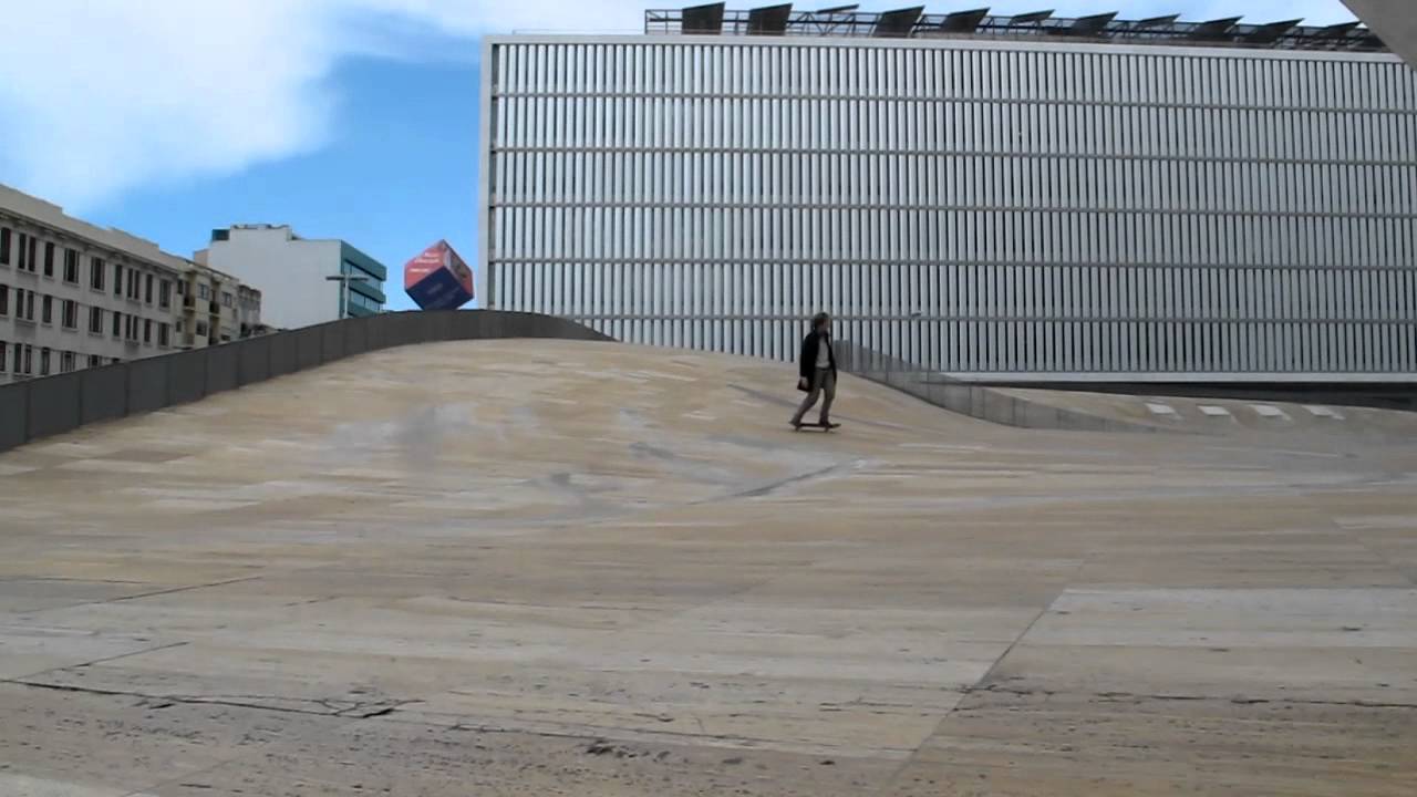 SKATE IT 01b :) David Archilla skateboarding Koolhaas's CASA DA MUSICA ...
