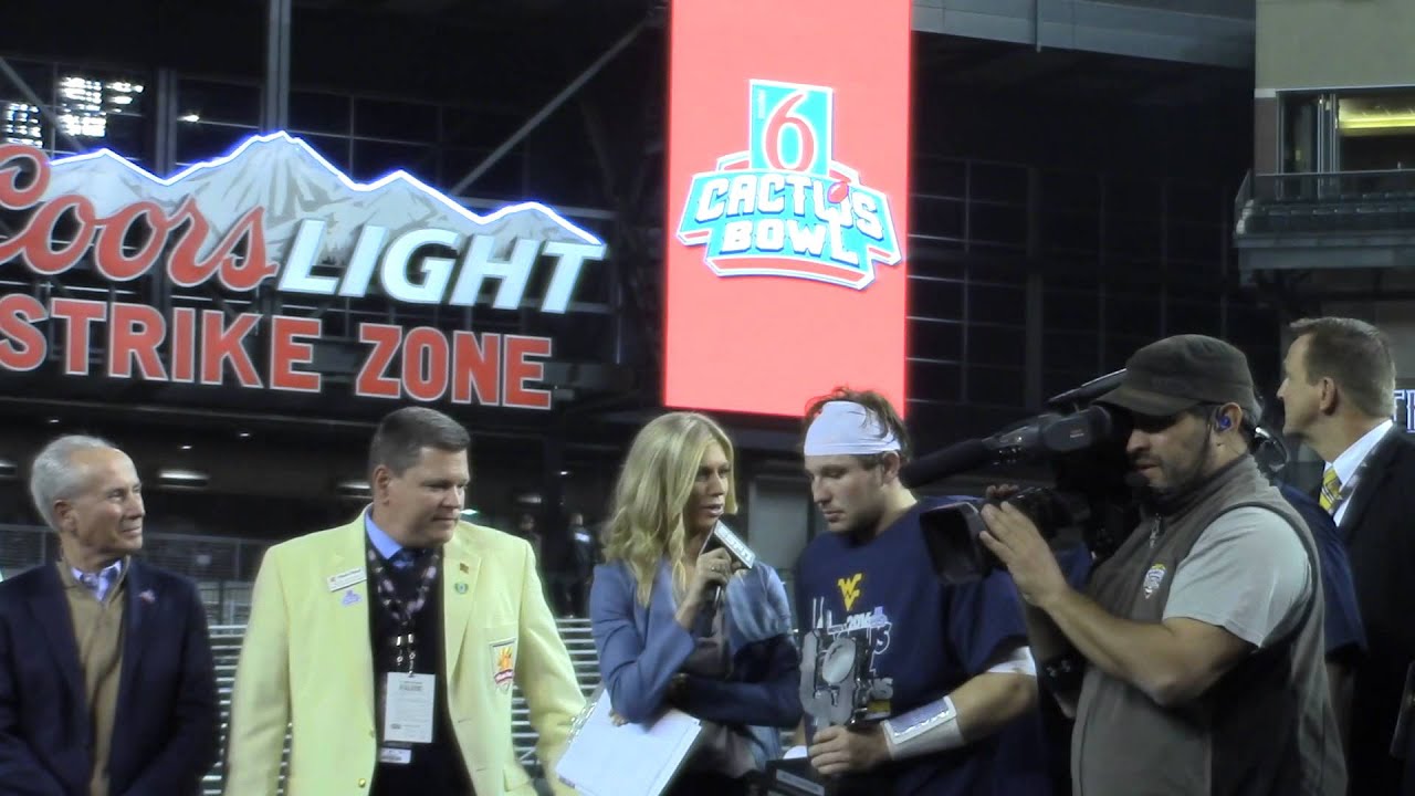 Skyler Howard Cactus Bowl trophy presentation - YouTube