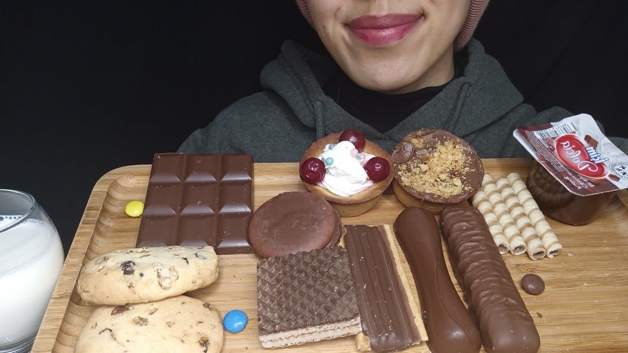ASMR (eating show) TARTOLET,COOKIES,CHOCOLATE & SNACKS - YouTube