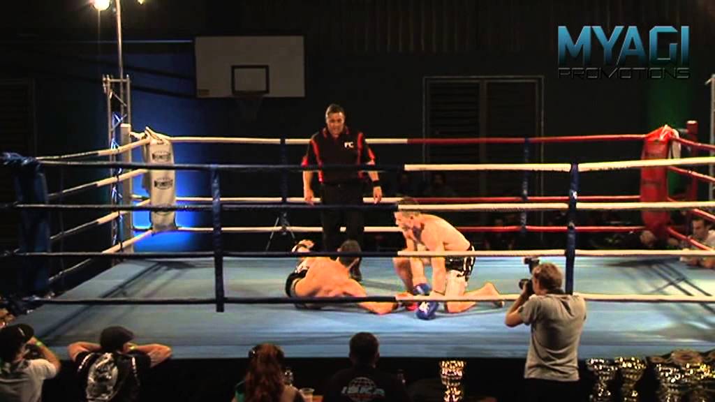 Dylan Bloomfield v Joe Ormsby - Carnage at the Colosseum 2 - YouTube