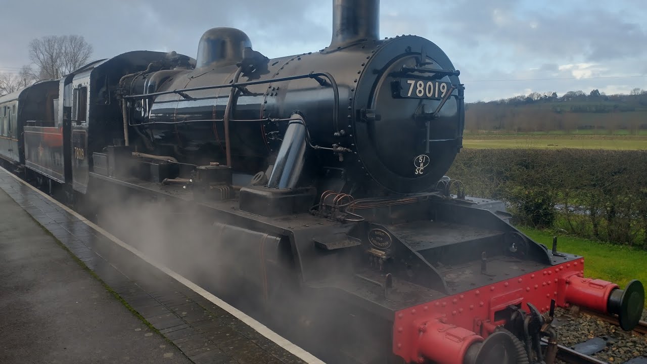 up the bank with standard 2 78019 being banked buy class 14 D9504 - YouTube