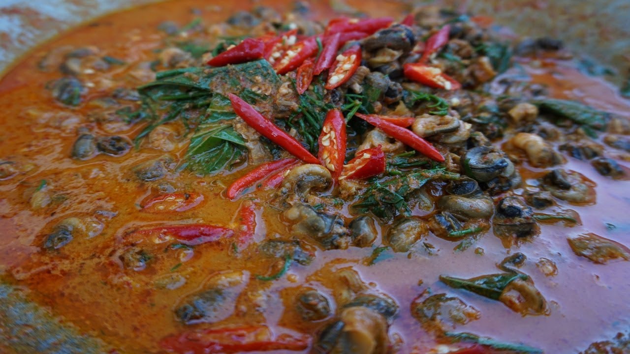 แกงคั่วหอยขม ชะอม ชะพลู เพราะเราคู่กัน พะนะ!!!! Cockle Curry with Betel ...