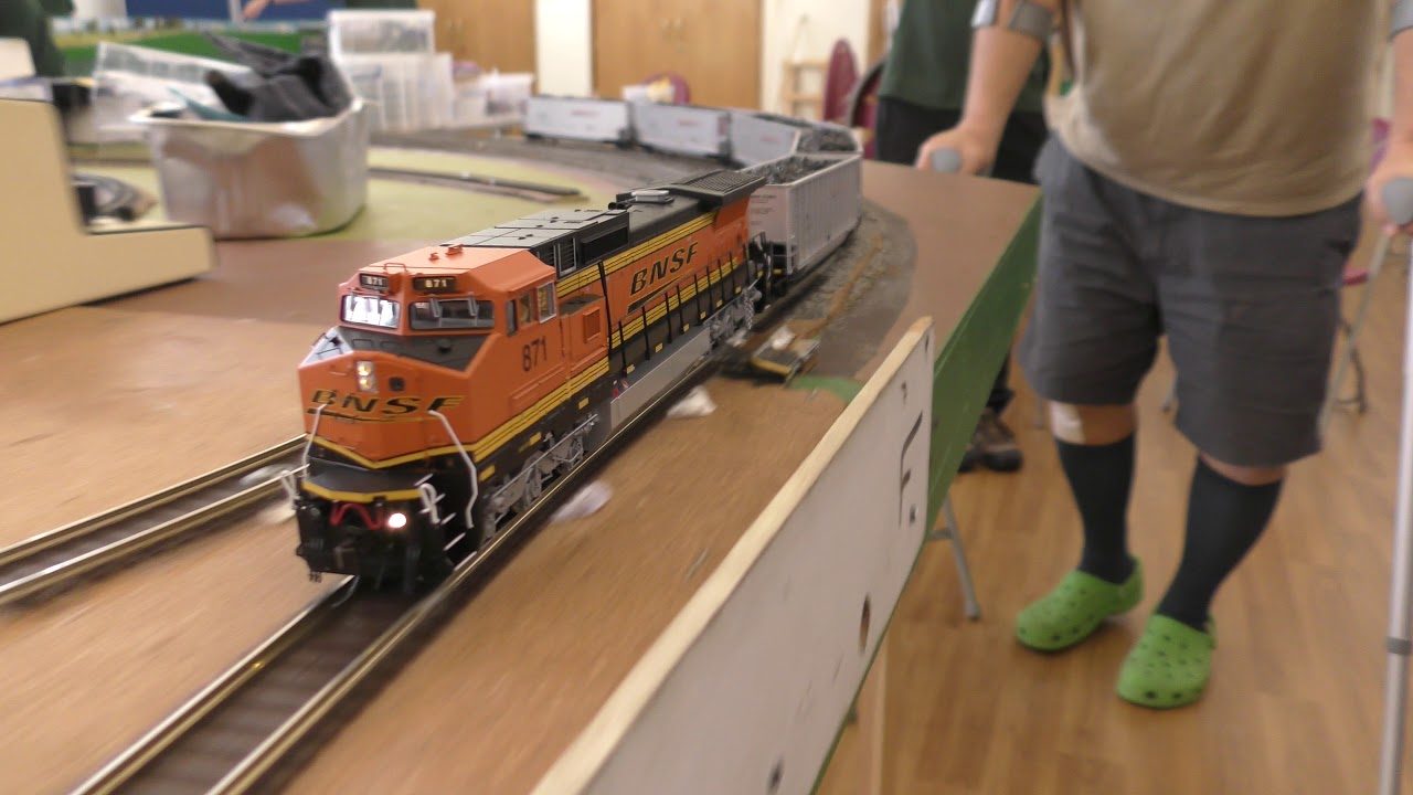 Dash 8-40CW American Diesel - YouTube