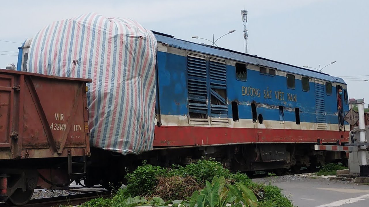 Hành Trình Đua Nhau Với D18E-602 Kéo Tàu Hàng Kẹp D19E-905 ( Tai Nạn ...