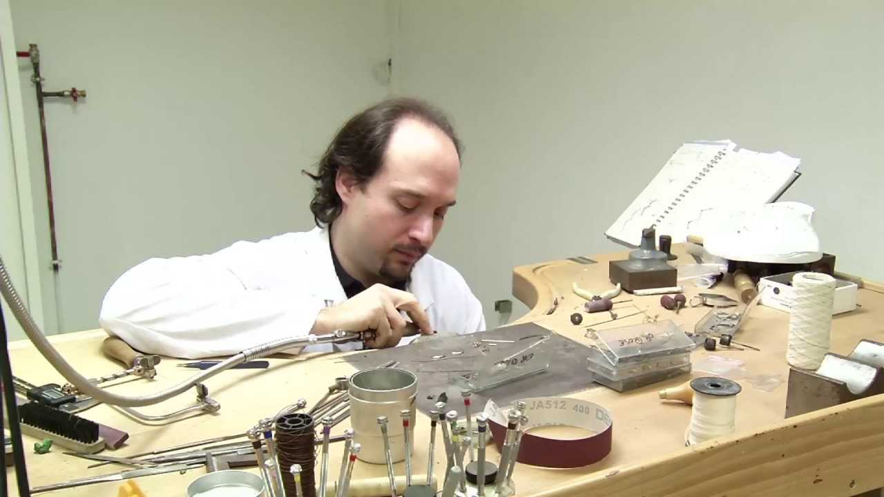 Le joailler créateur Alexandre Bianchi soutient la 19e édition - YouTube