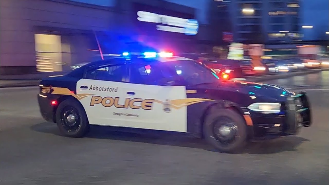 **V8 ROAR** Abbotsford Police Department - Marked Charger Responding ...