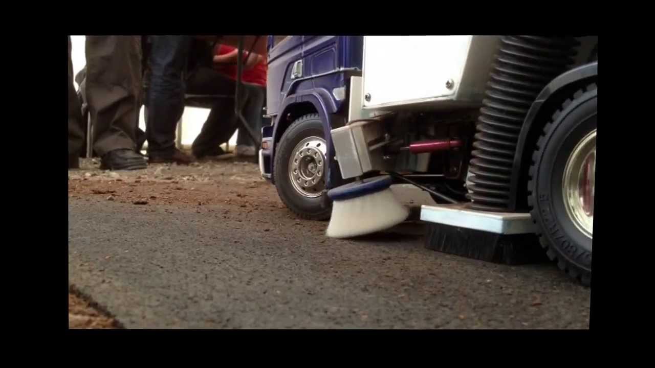 Rc street sweeper - YouTube