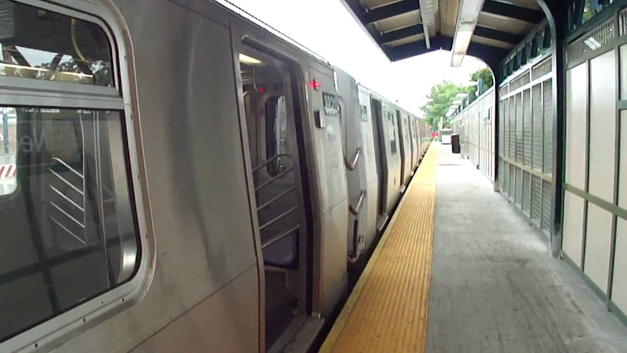 MTA NYCTA Alstom R160 Q Train At Neck Road Station - YouTube