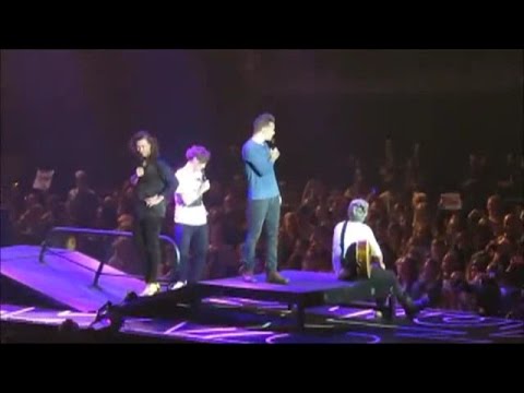 One Direction - OTRA tour Moments part.21 [Best/Funny/Cute moments ...