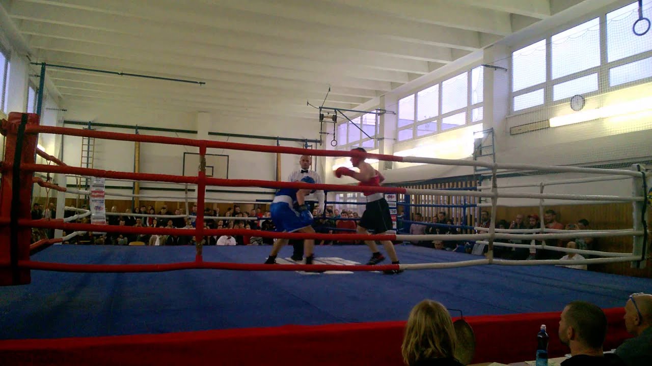 Matěj Bohuněk vs. Adam Mráz (SK Boxing Praha) - YouTube