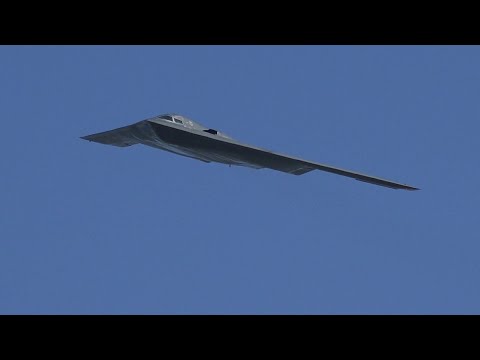 B-2 Spirit Bomber High Speed Pass At Airshow London! - YouTube